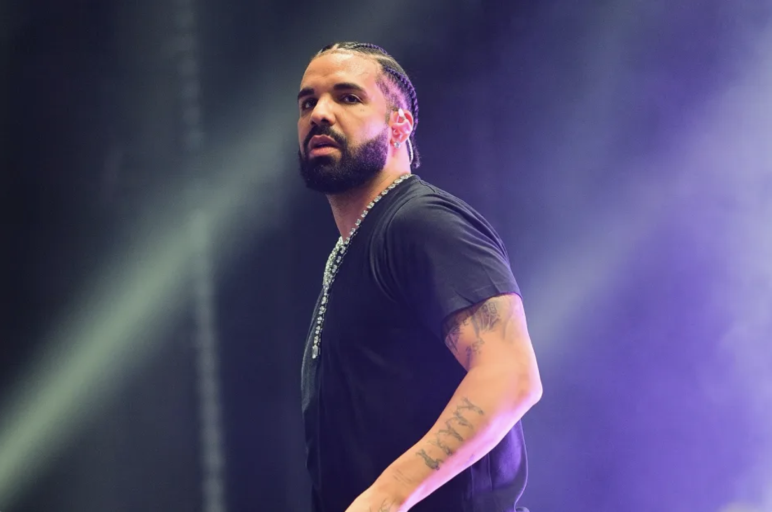 From Diss Tracks to the Courts: Drake Sues His Own Label for Defamation ...